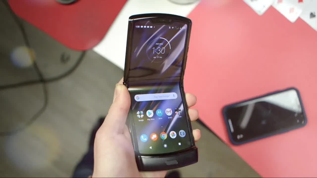 2020 Motorola Razr Full Review! Best Folding Phone Yet!