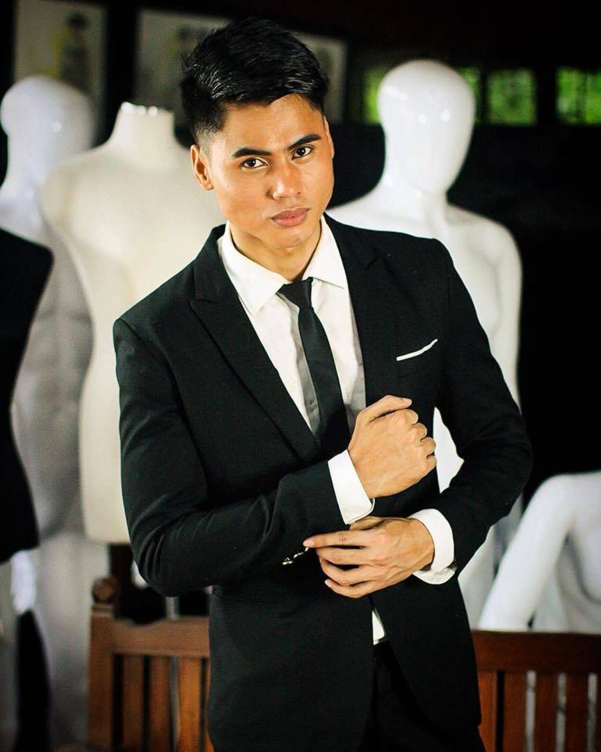 Jhon Mark Marcia debuts on stage with ‘Walong Libong Piso’