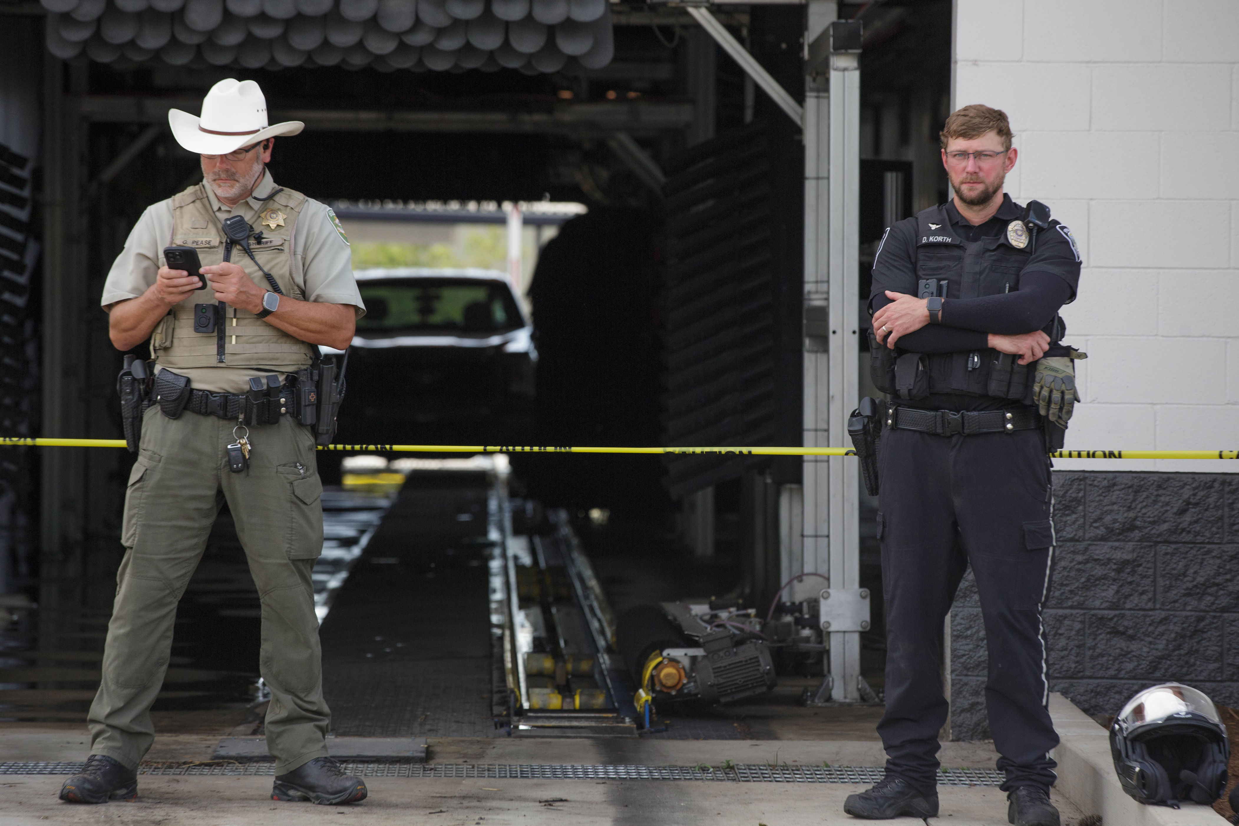 UPDATED: 1 dead, 2 officers stabbed in Springfield officer-involved ...