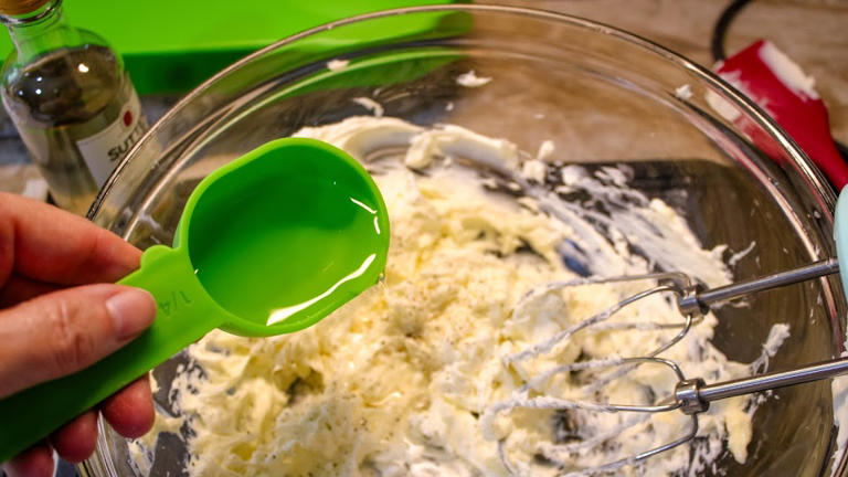 The Combination Of Cheese And Alcohol Makes This Holiday Cheddar Spread ...