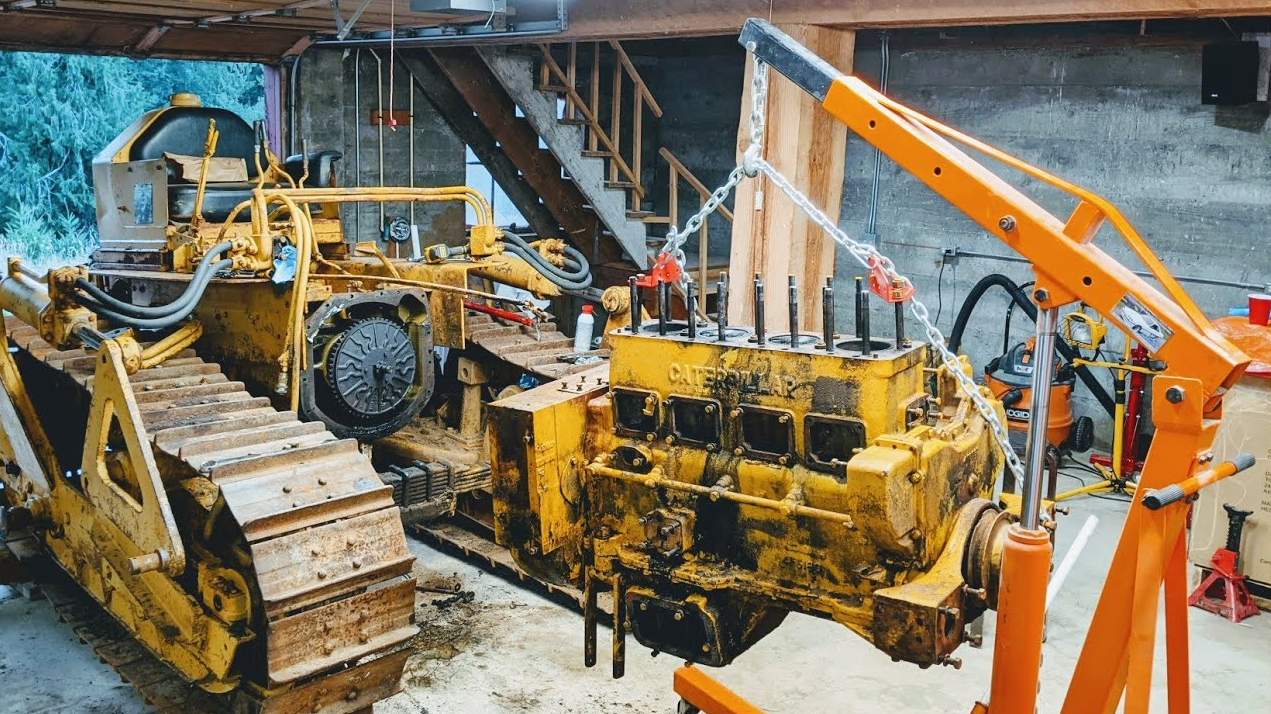 Removing the Engine from a Caterpillar D4-7U — Starting a Full Classic ...