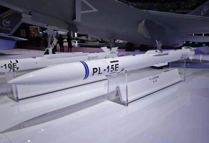 射程直逼190公里! 烏戰機受威脅 俄新空對空飛彈曝光 R-77M酷似中霹靂-15