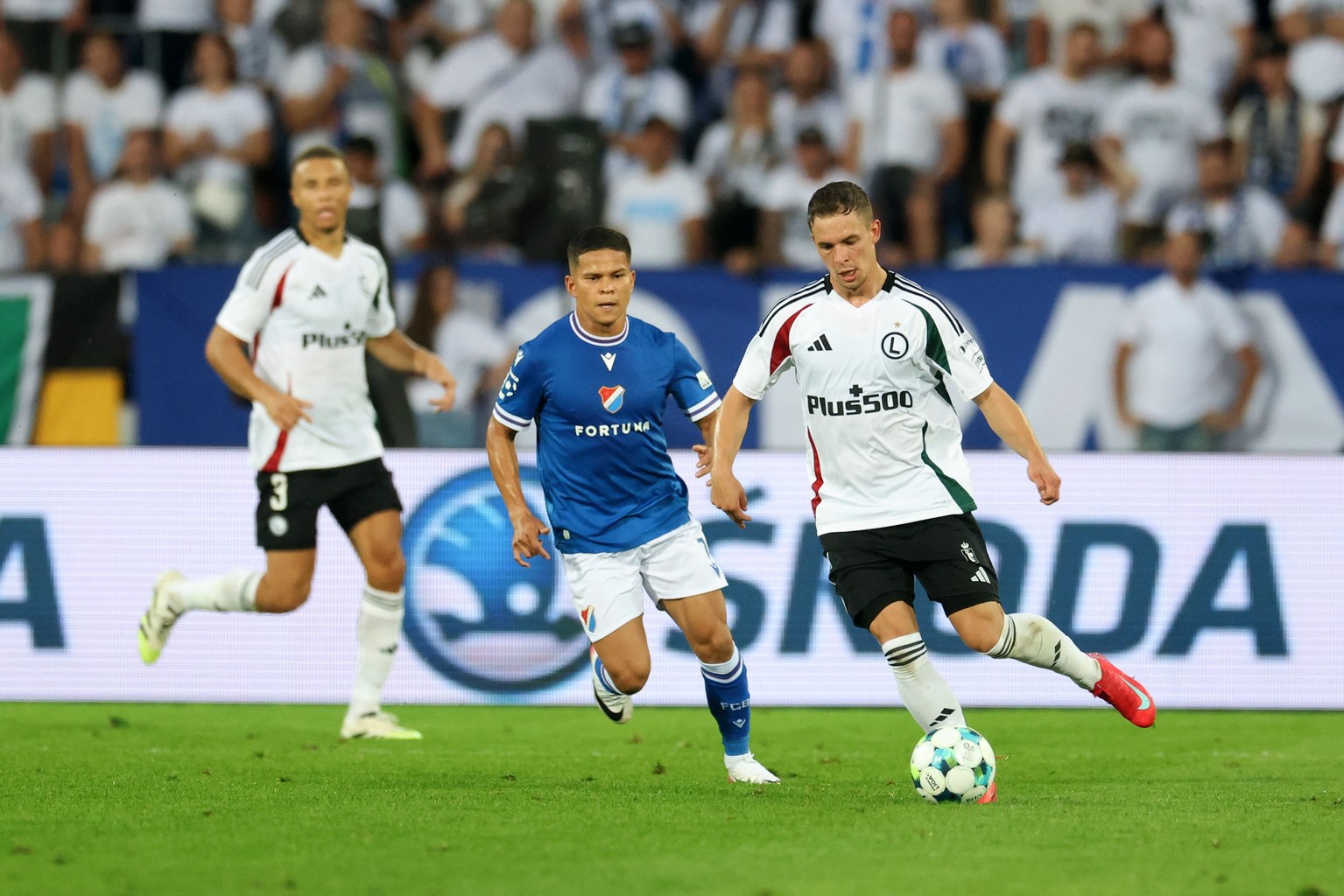 O której Legia gra dzisiaj z Banikiem? Gdzie oglądać? [TRANSMISJA NA ...