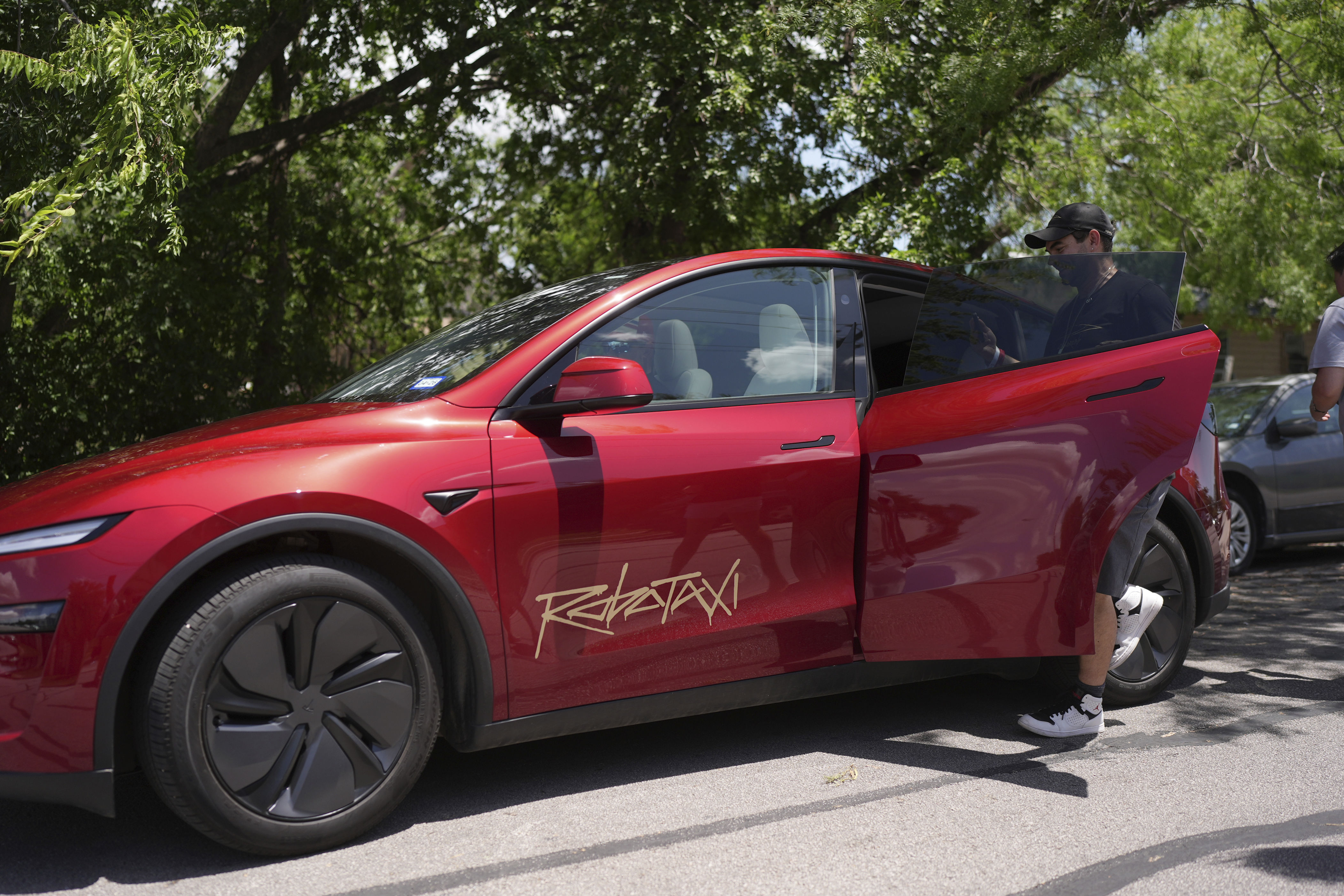 Elon Musk's Tesla hits a speed bump in its California ‘Robotaxi ...