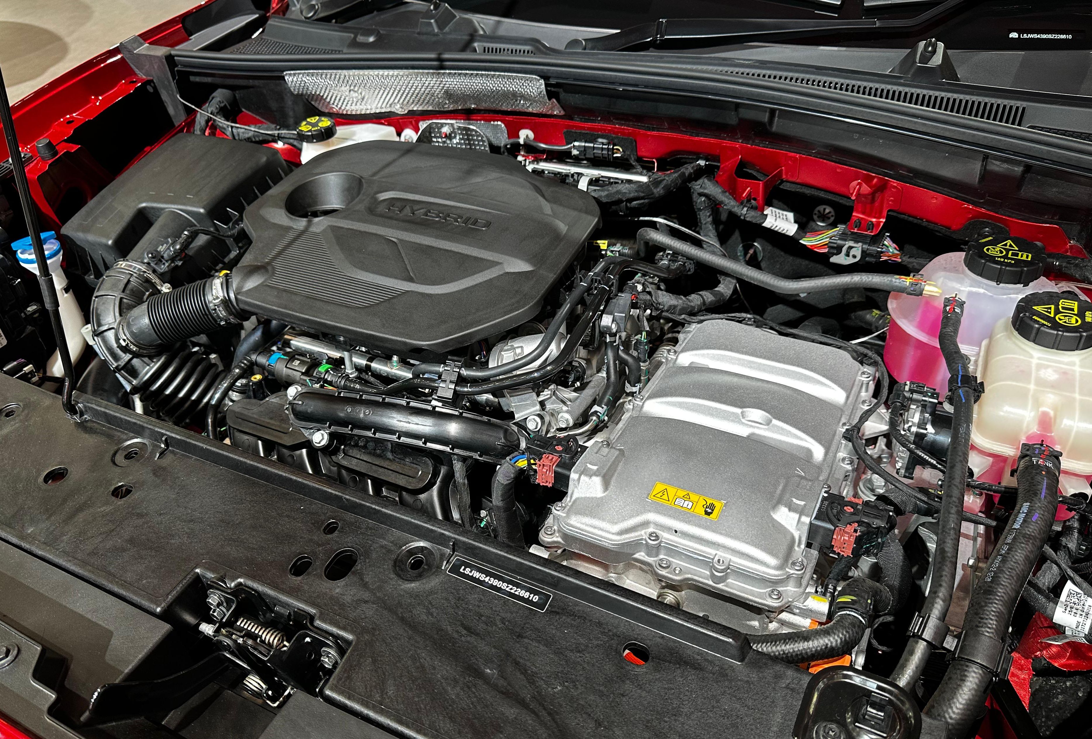 Enggak Perlu Ngecas Baterai, MG ZS HEV Punya 8 Mode Penggerak