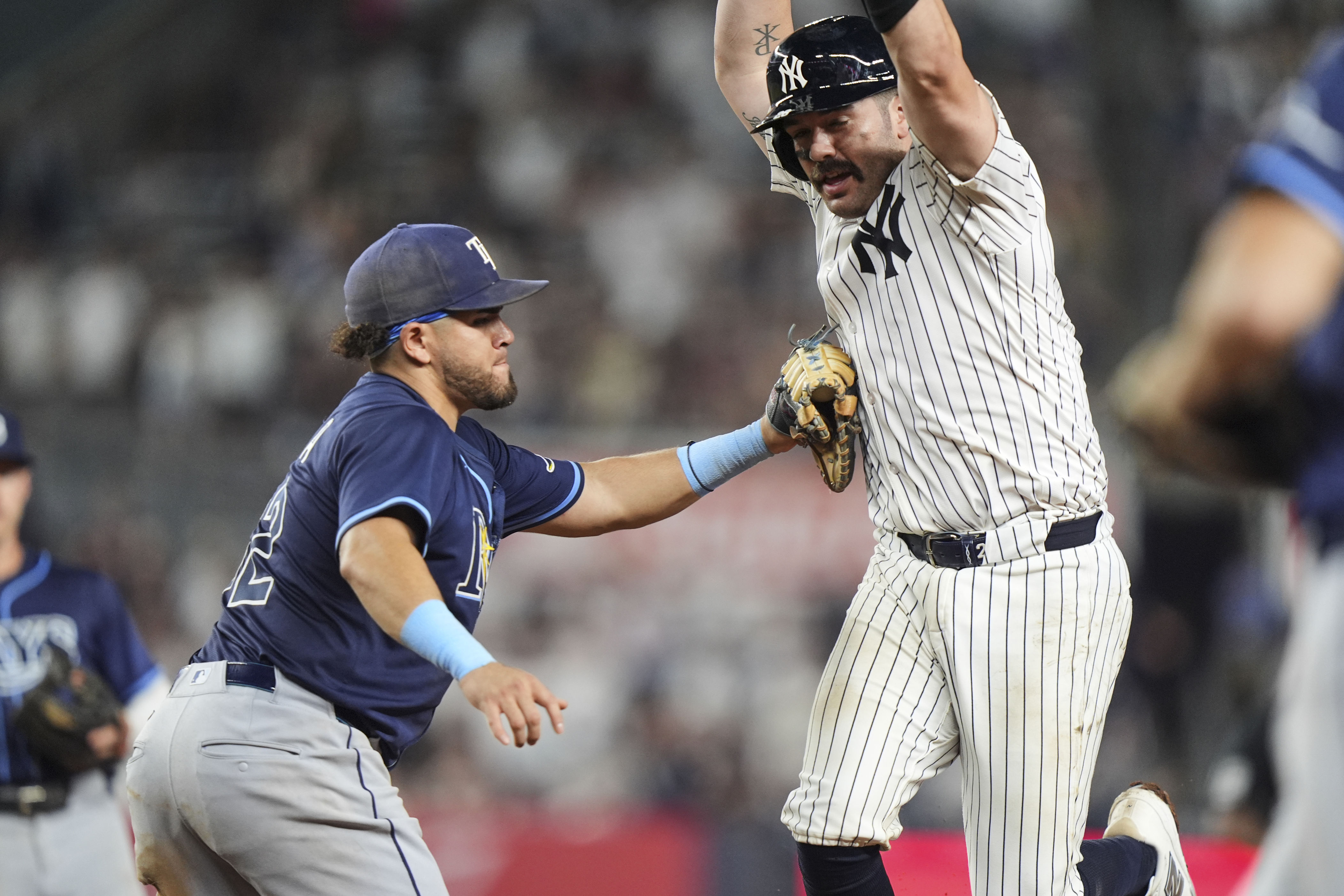 Yankees survive extra innings after 'unforgivable' gaffe by C Austin Wells