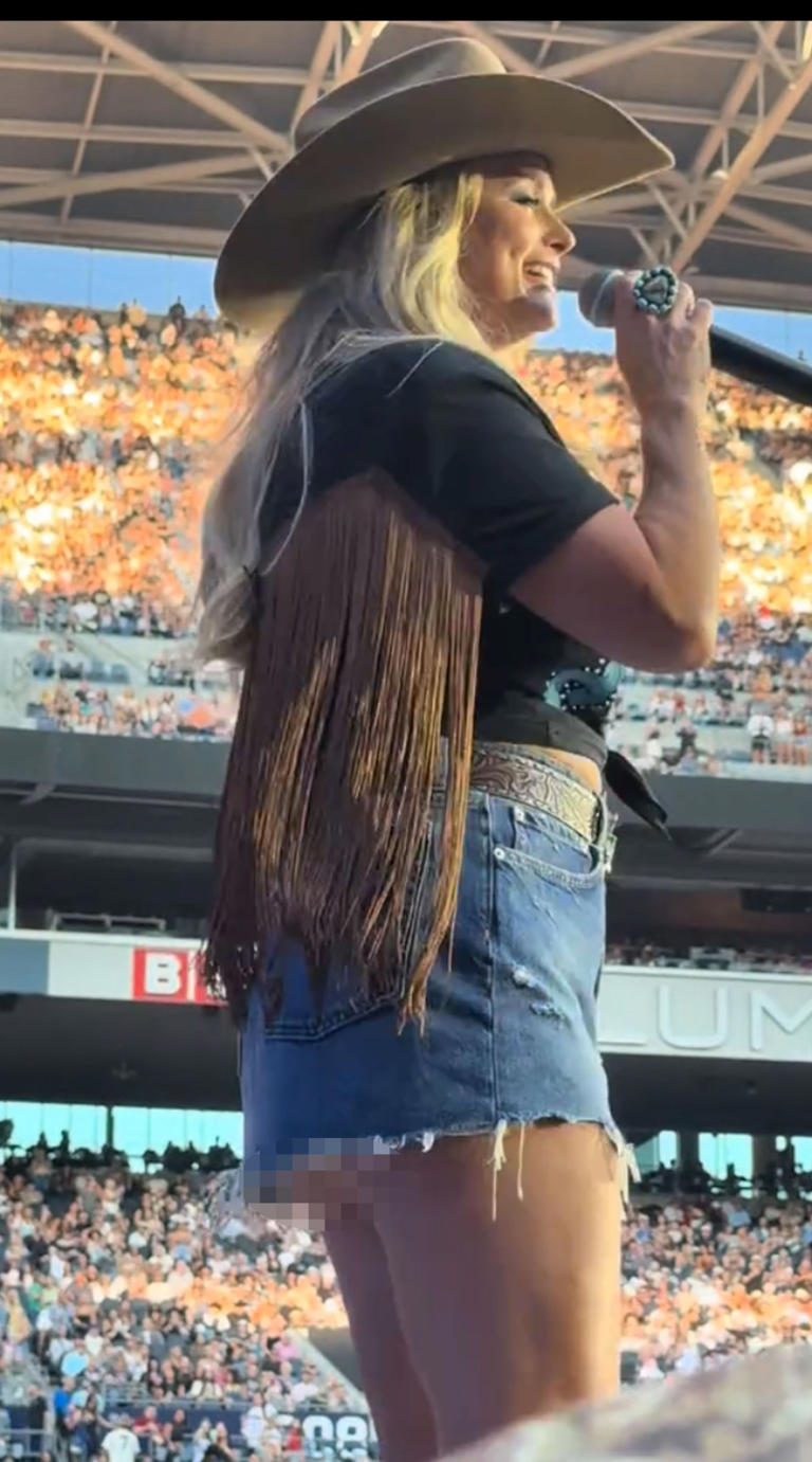 Miranda Lambert suffers cheeky wardrobe malfunction onstage: ‘Can’t tell me she don’t feel that ...