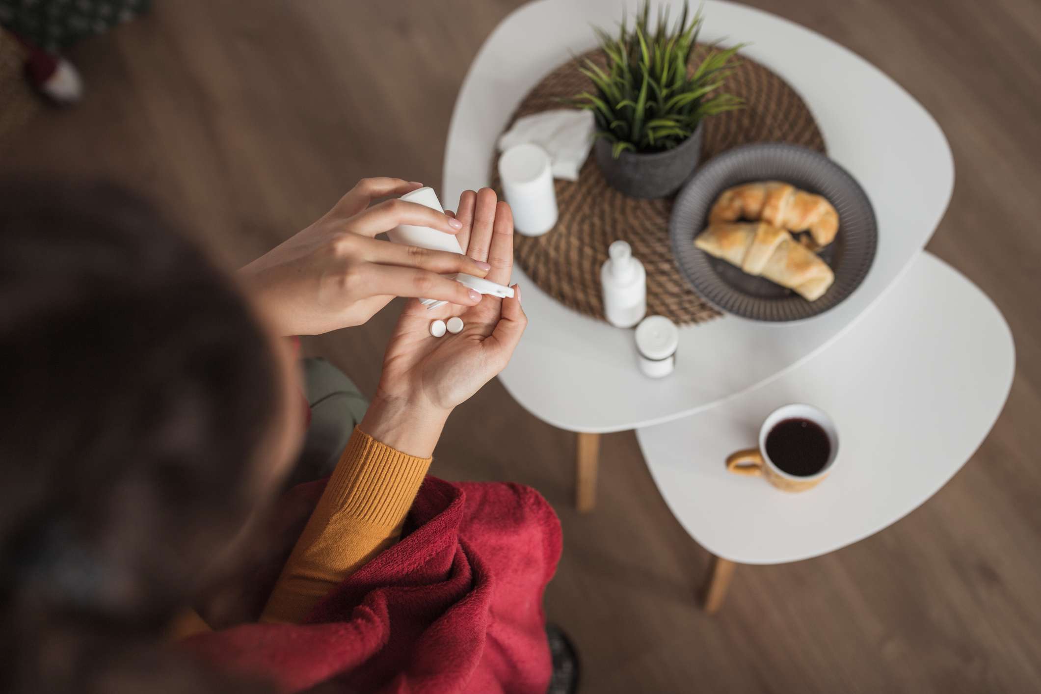 Is it safe to take vitamins with coffee?