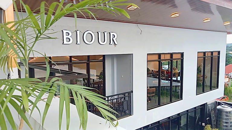 Biour Coffee: Tempat Nongkrong di Bitung yang Punya Rooftop View Gunung ...