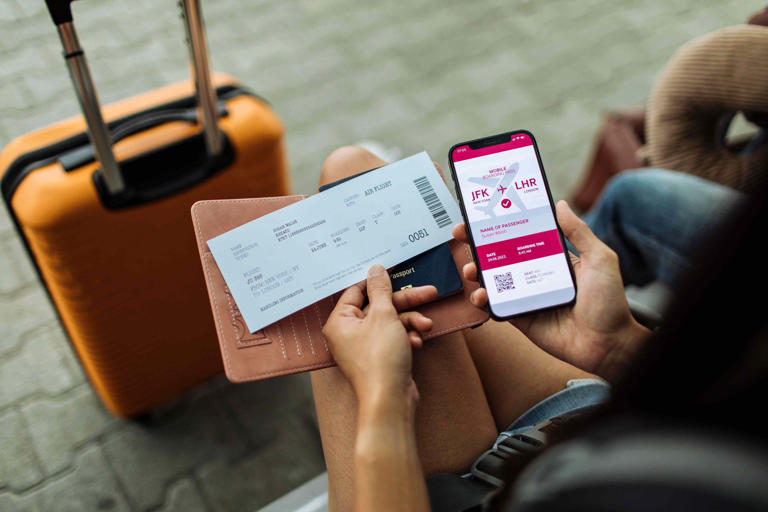 Why You Should Always Print Your Boarding Pass Before a Flight—and How ...