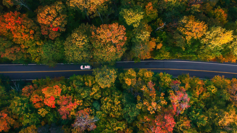 This New England Route Along The Coast Visits Lovely Quaint Towns And ...