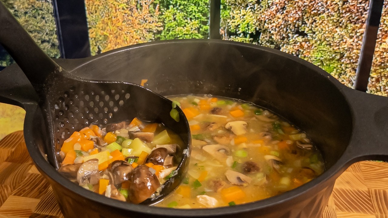 🎨 Ein Meisterwerk, eine leckere Deutsche Suppe zum Abendessen 🍳