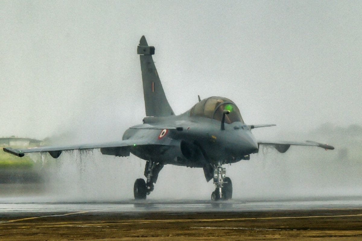 India to discuss Rs 3.25 lakh crore Rafale deal with France for 114 ...