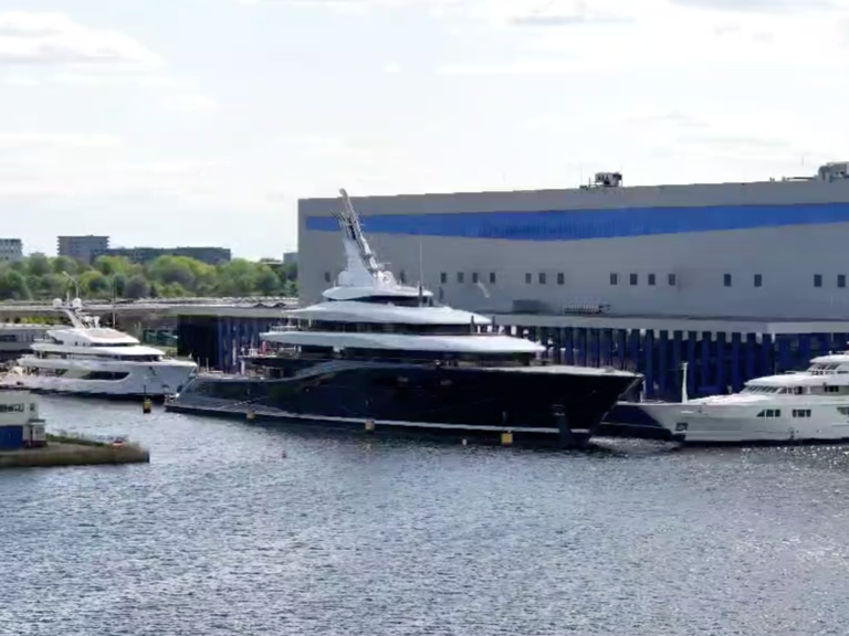 Bill Gates’ $645 million superyacht—the first ever to be powered by ...