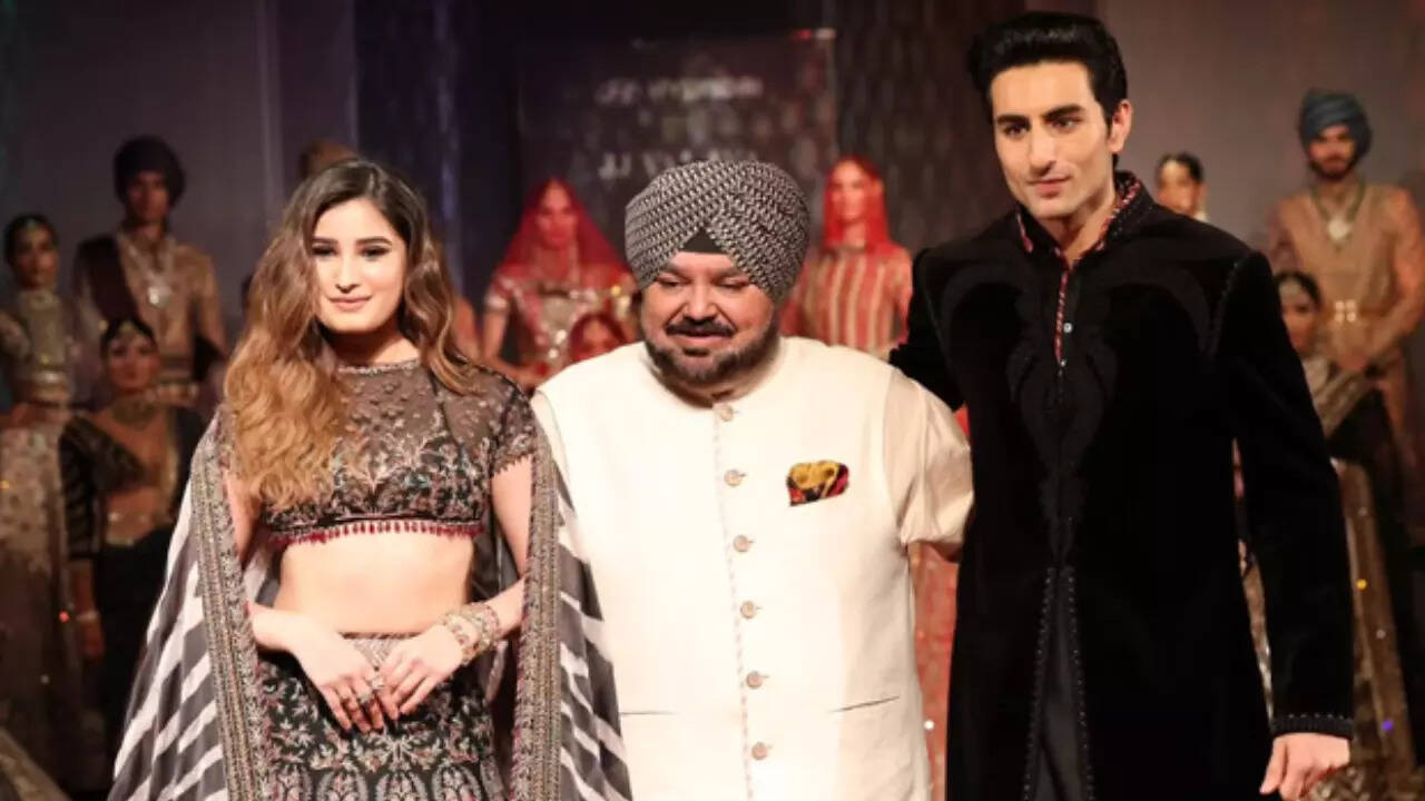 In a dreamlike finale, JJ Valaya celebrates 33 years of couture with ...