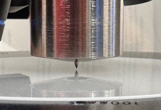 Integrated Diamond Scribe for Precise Sample Marking