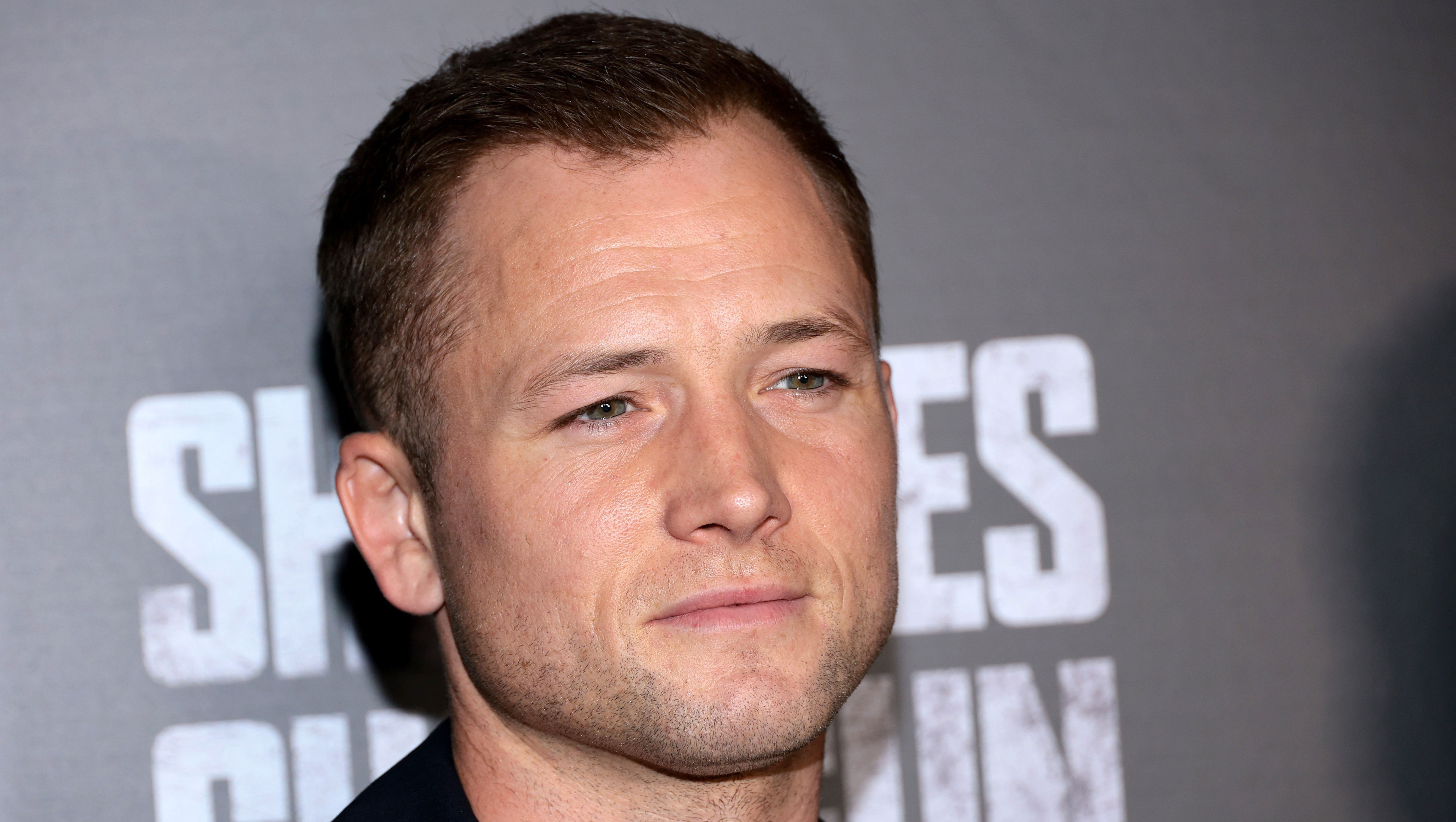 Taron Egerton ziet zichzelf niet als de nieuwe James Bond: “Ik ben te ...