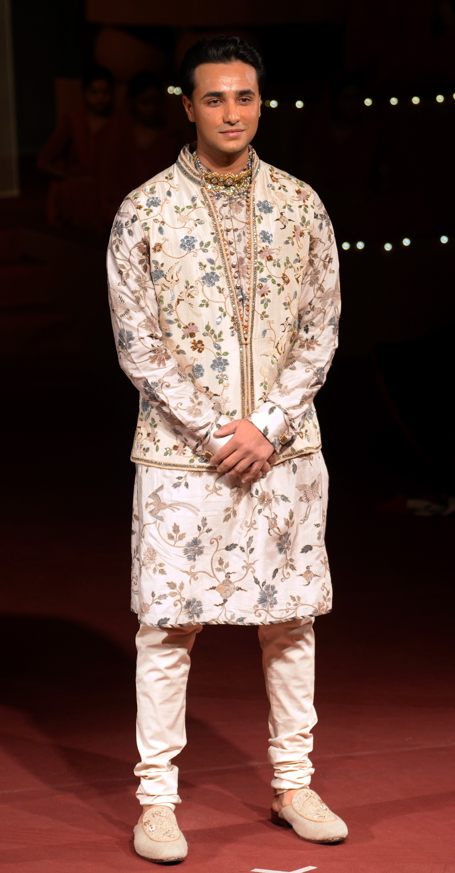 Rasha Thadani, Ibrahim Ali Khan turn showstoppers for JJ Valaya at ...