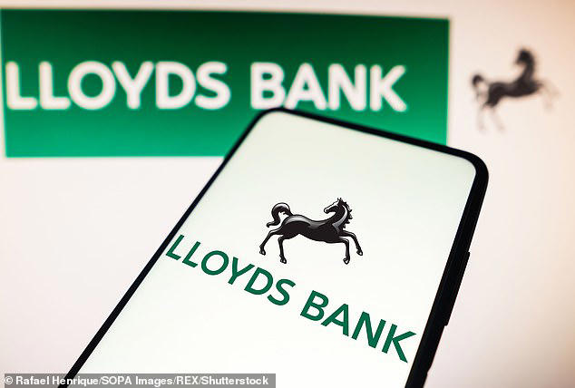 Lloyds Bank is DOWN: App crashes for thousands of frustrated Brits on ...