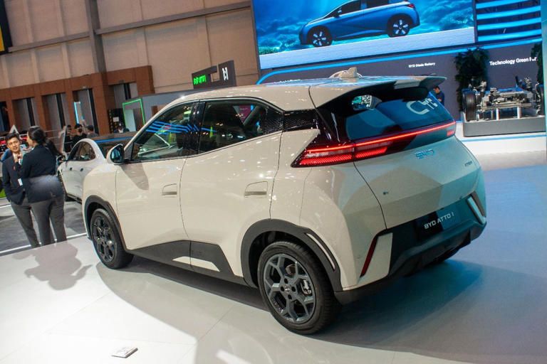 Colokan BYD Atto 1 Enak Banget, Bisa Dicas Di Rumah Atau SPKLU Fast ...