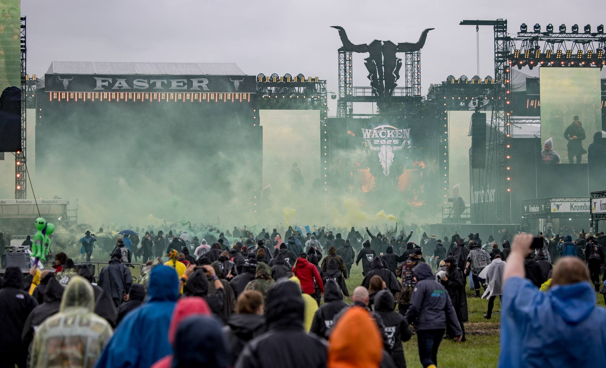 Wacken Open Air 2025: Start mit Dauerregen und Schlamm