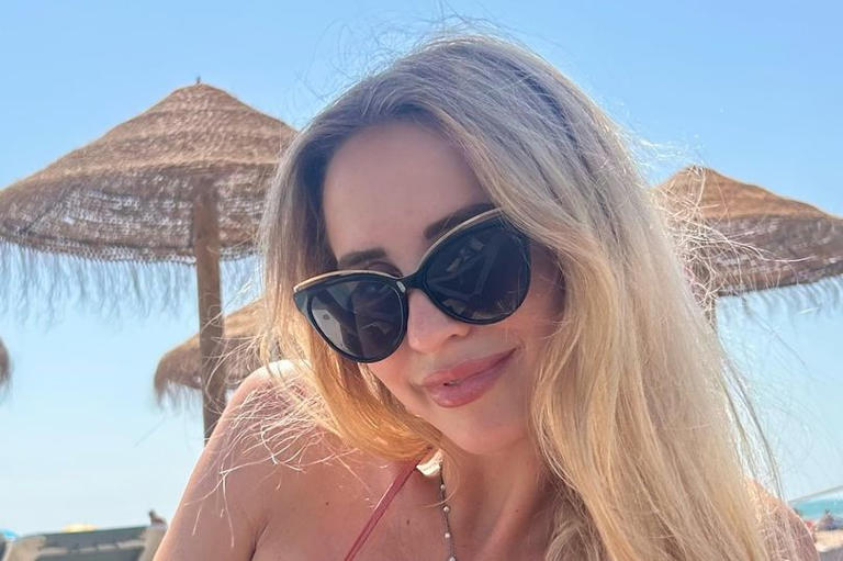 Conor McGregor's favourite sports host shares bathroom selfie after ...
