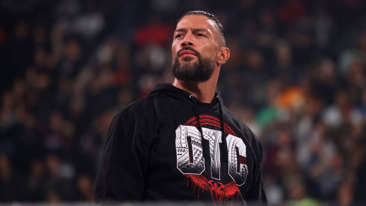 3 Reasons Roman Reigns Shocked WWE Fans By Joining Team CM Punk At ...