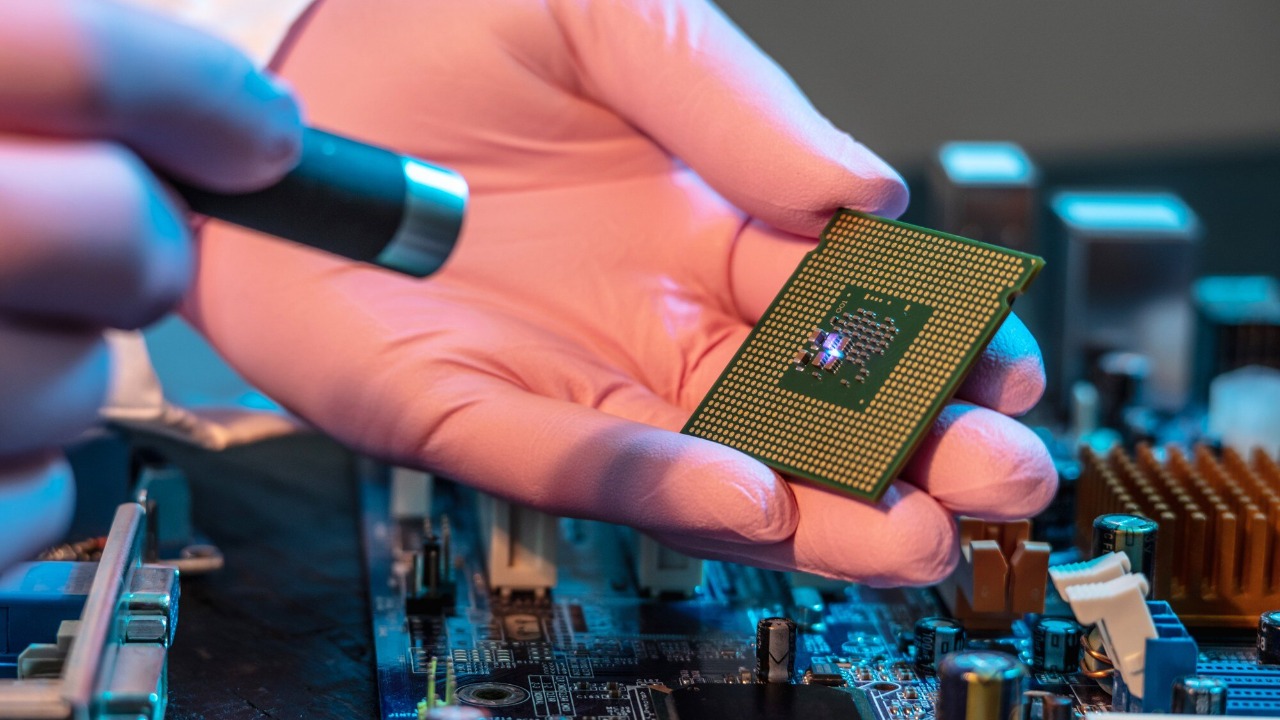 China's slump can't stop its AI-chip billionaire surge