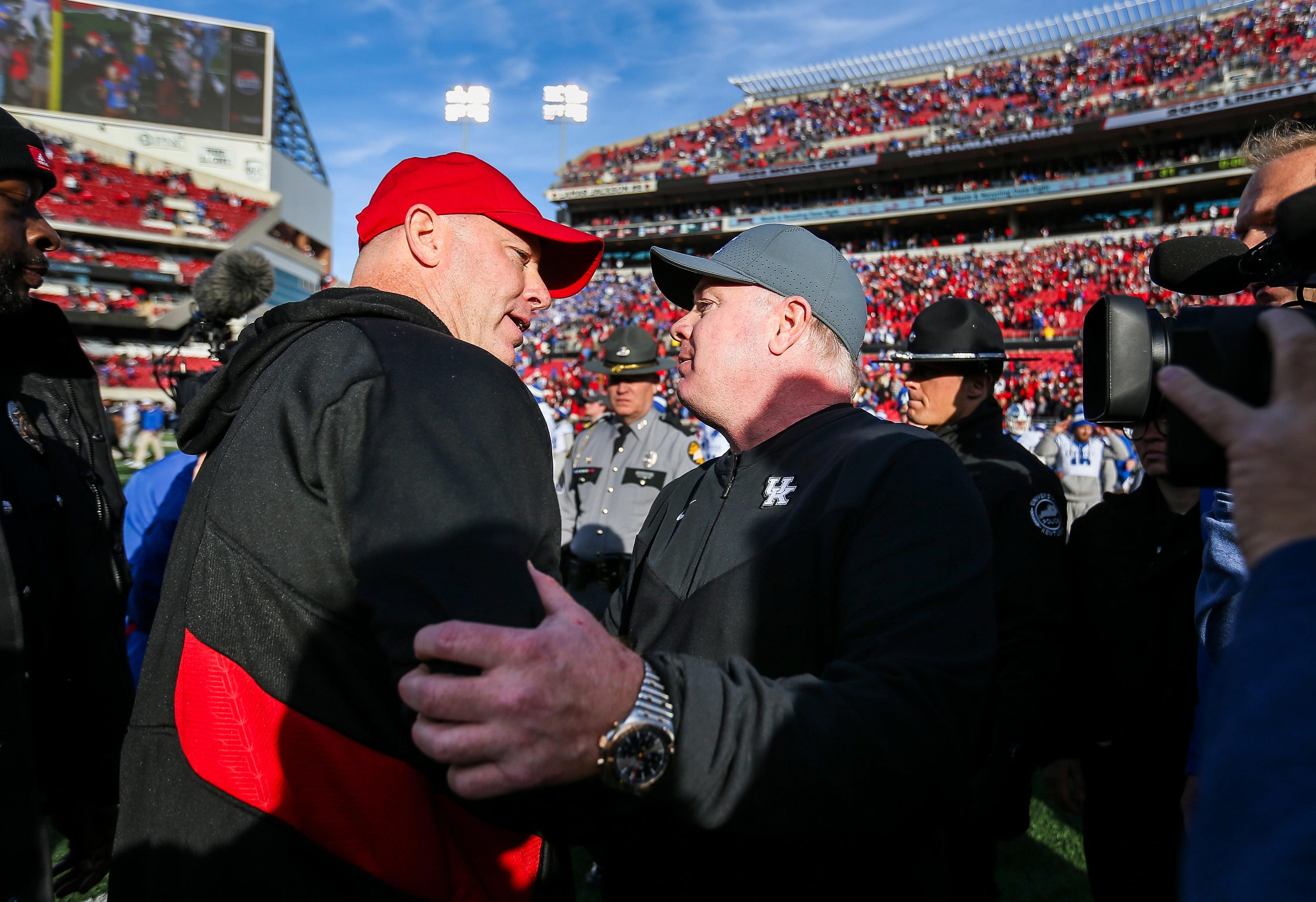 Who will win Louisville-Kentucky football game? Governor's Cup preview