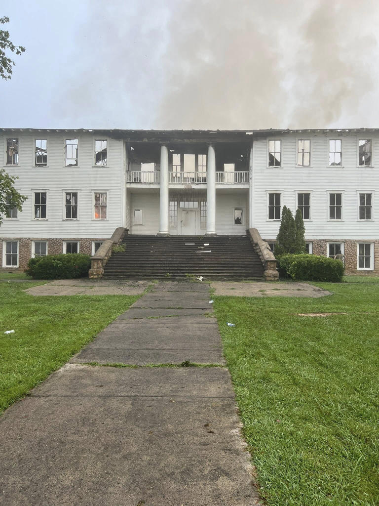 Morning fire ravages historic Ky. building