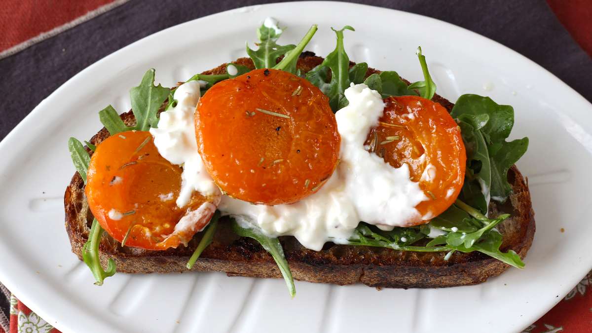 8 lightning-fast ideas for summer toasts