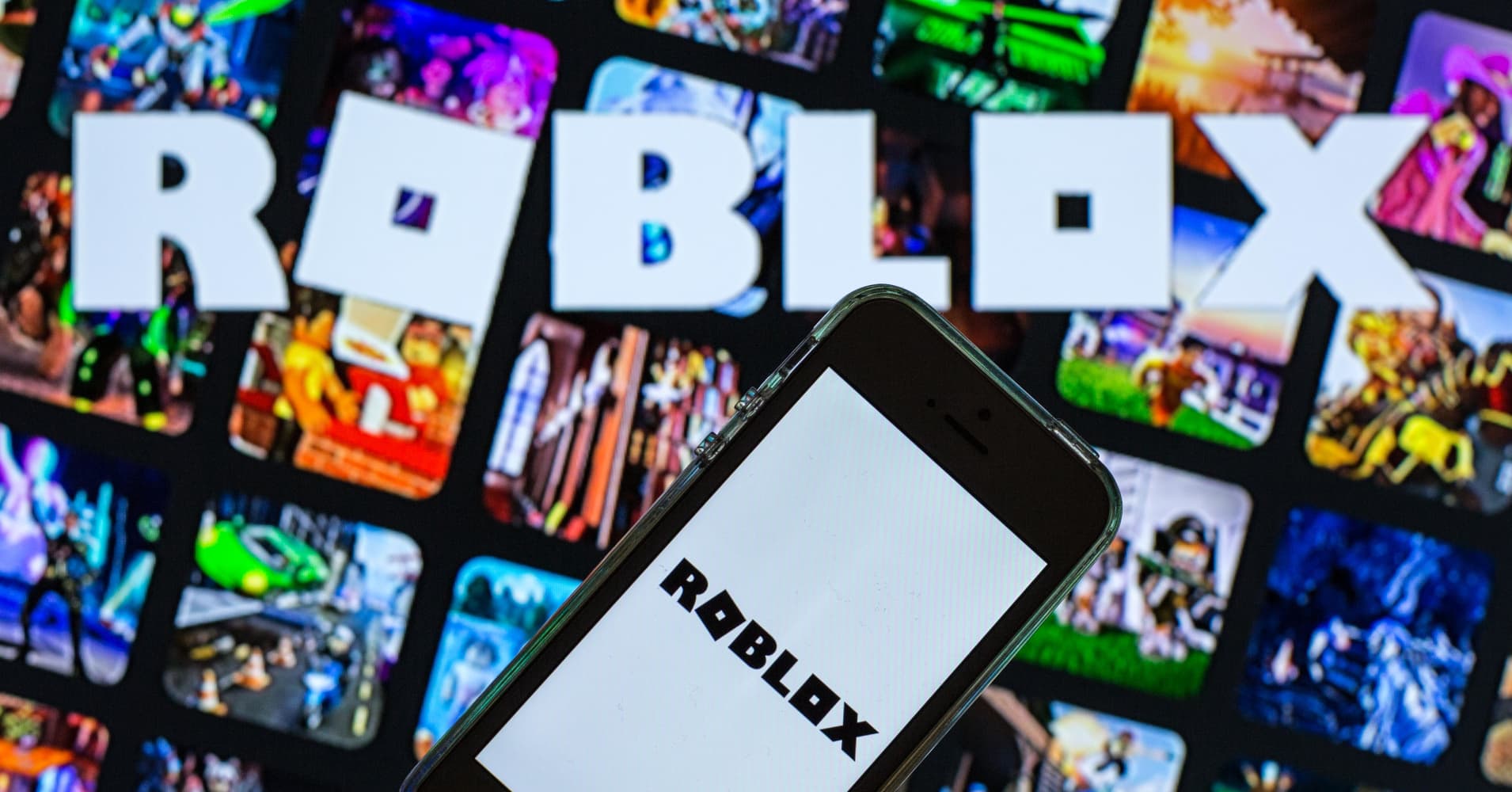 Roblox stock soars 10% after revenue beat, strong user growth