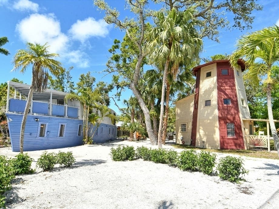 FL Property With Liveable Lighthouse, Boat-Shaped House To Appear On HGTV