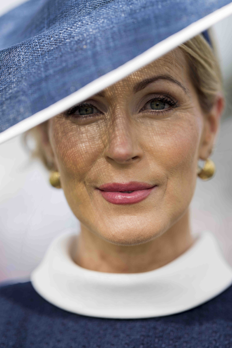 Model Mary Lee wows in nautical navy at Galway Races two weeks after ...