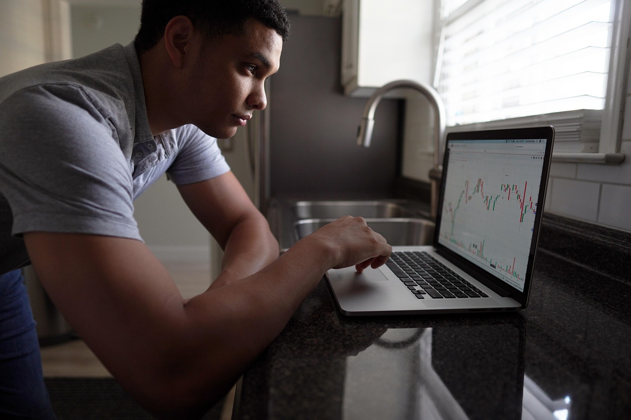 16 Things Wealthy People Do By Age 40