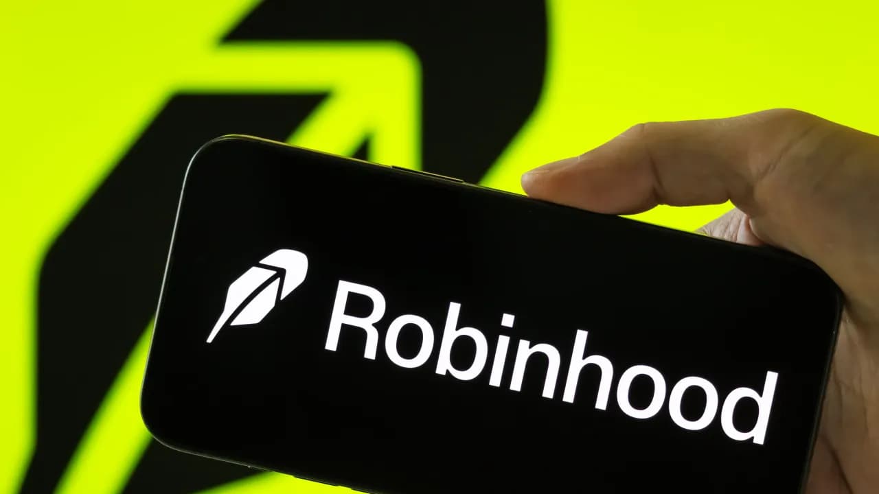 Robinhood Open To Bolster Lending Business As CFO Admits Having ‘Big ...