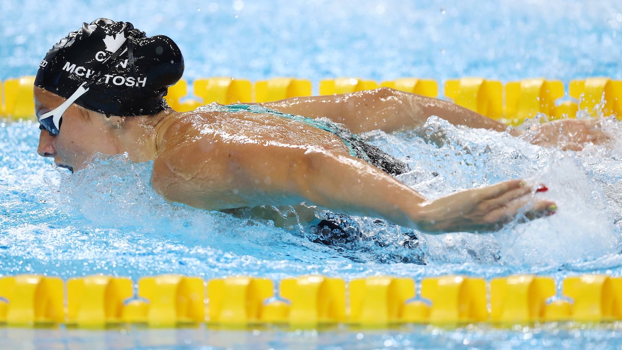Summer McIntosh wins 200m butterfly final for her 3rd gold medal at the ...