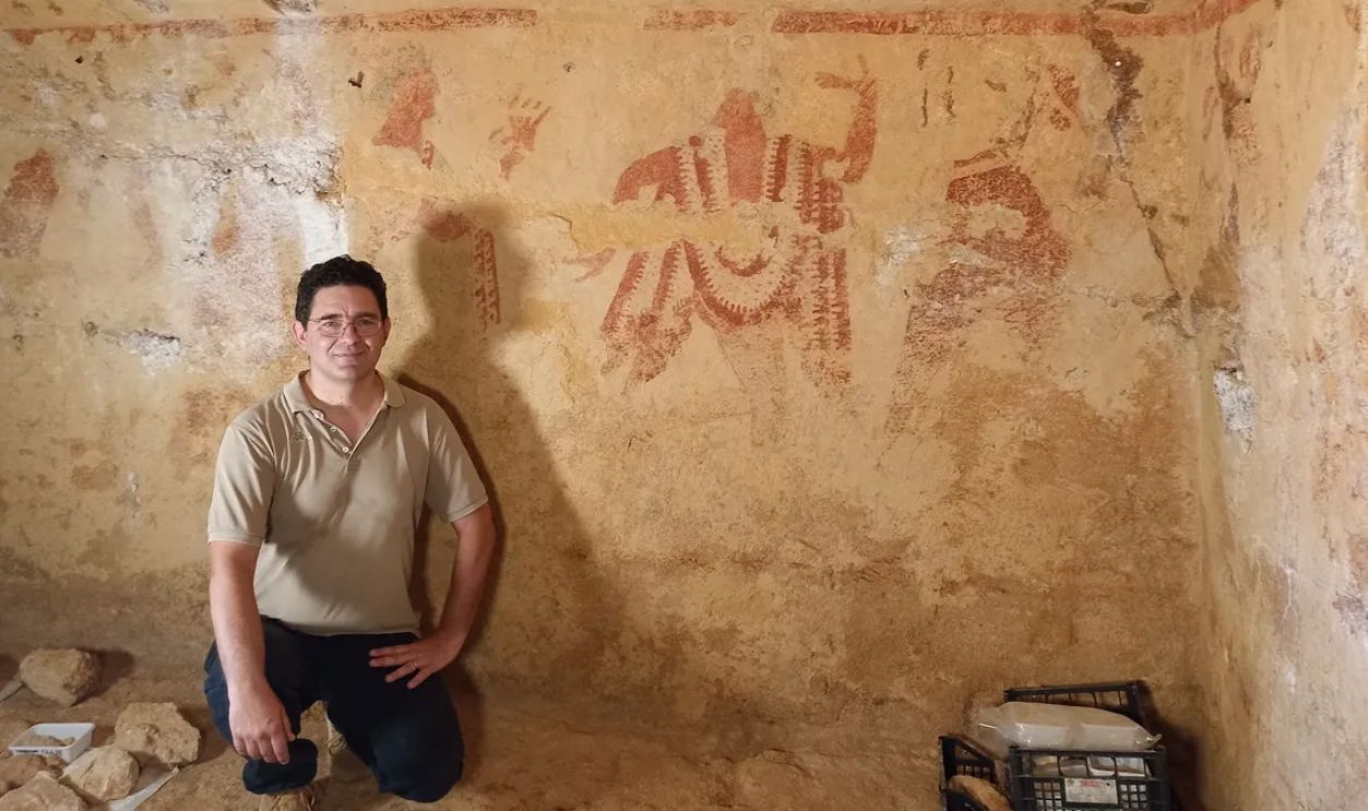 Archaeologists opened a 2,600-year-old tomb in Central Italy and ...