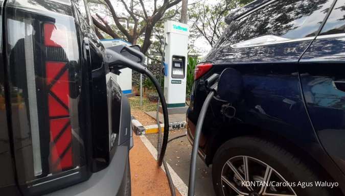 SPKLU Center Pertama di Jakarta Resmi Beroperasi di Rest Area Cibubur
