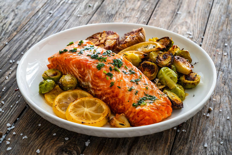 4 simple food rules to stay in shape and live longer, followed by a ...