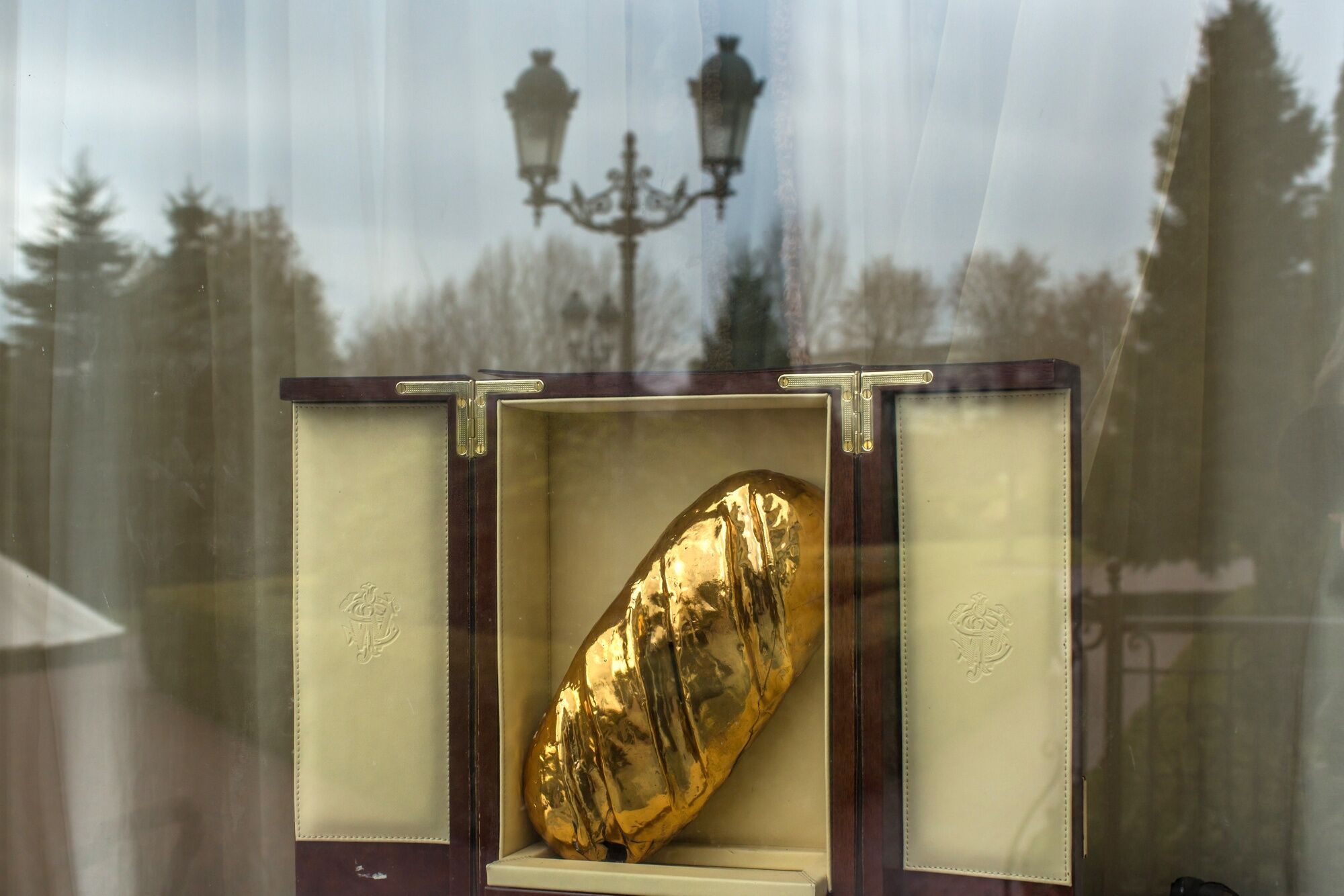 How Corruption Haunts Ukraine’s Wartime Leadership