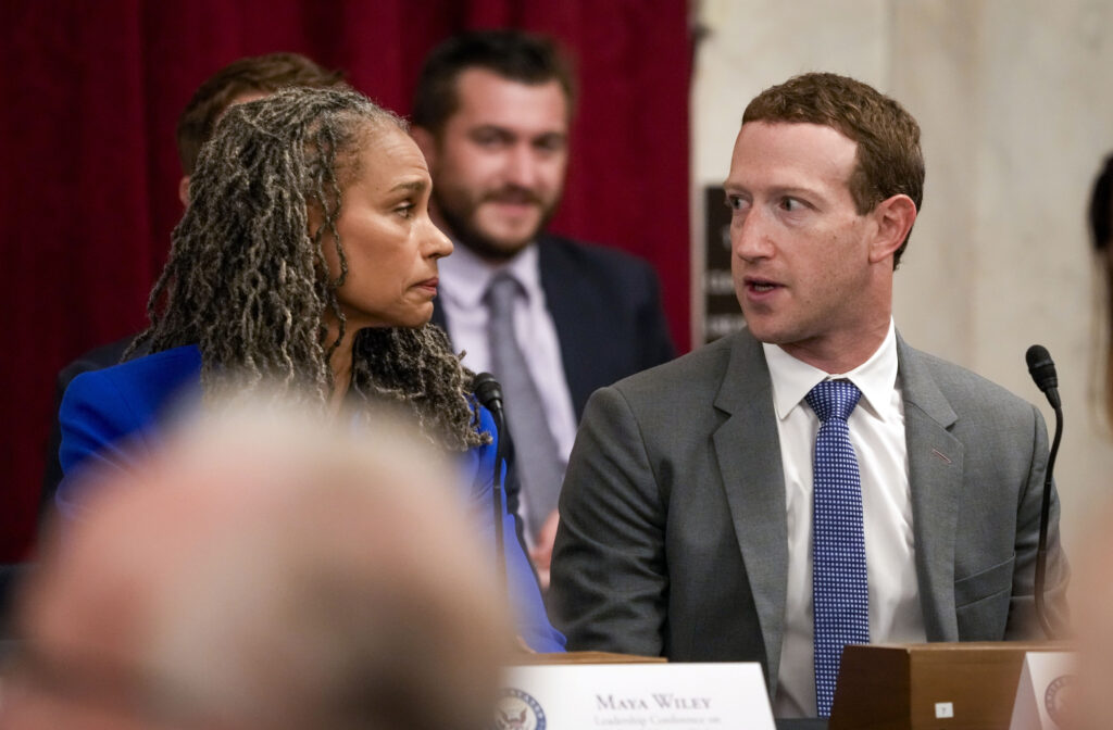 Mark Zuckerberg Says Not Wearing Meta Ray-Ban Like AI Glasses Will Be ...
