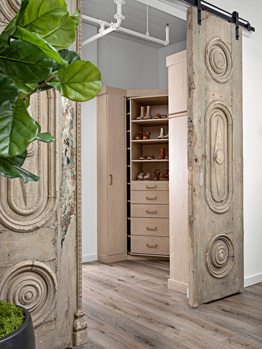 Carrie Bradshaw Would Definitely Approve of These Small Closet Ideas