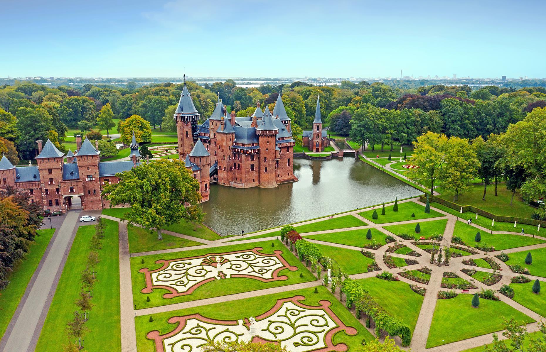 Take a look inside the world's most beautiful stately homes