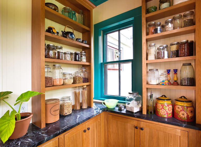 7 Surprising Things Pro Organizers NEVER Do in Their Own Pantry