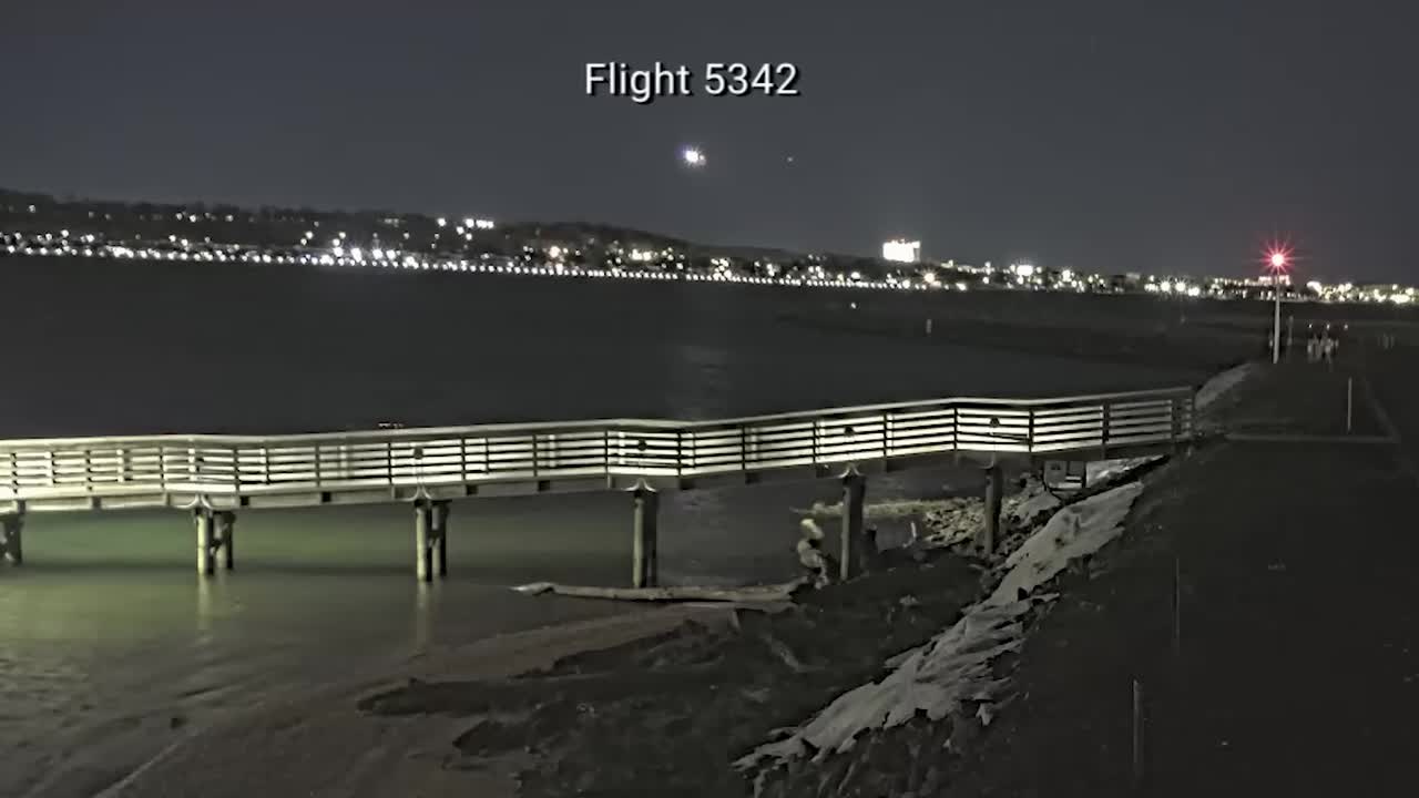 CCTV shows mid-air crash between Black Hawk helicopter and American ...