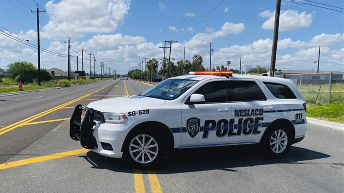 Choque vehicular provoca fuga de gas en Weslaco y cierran calle