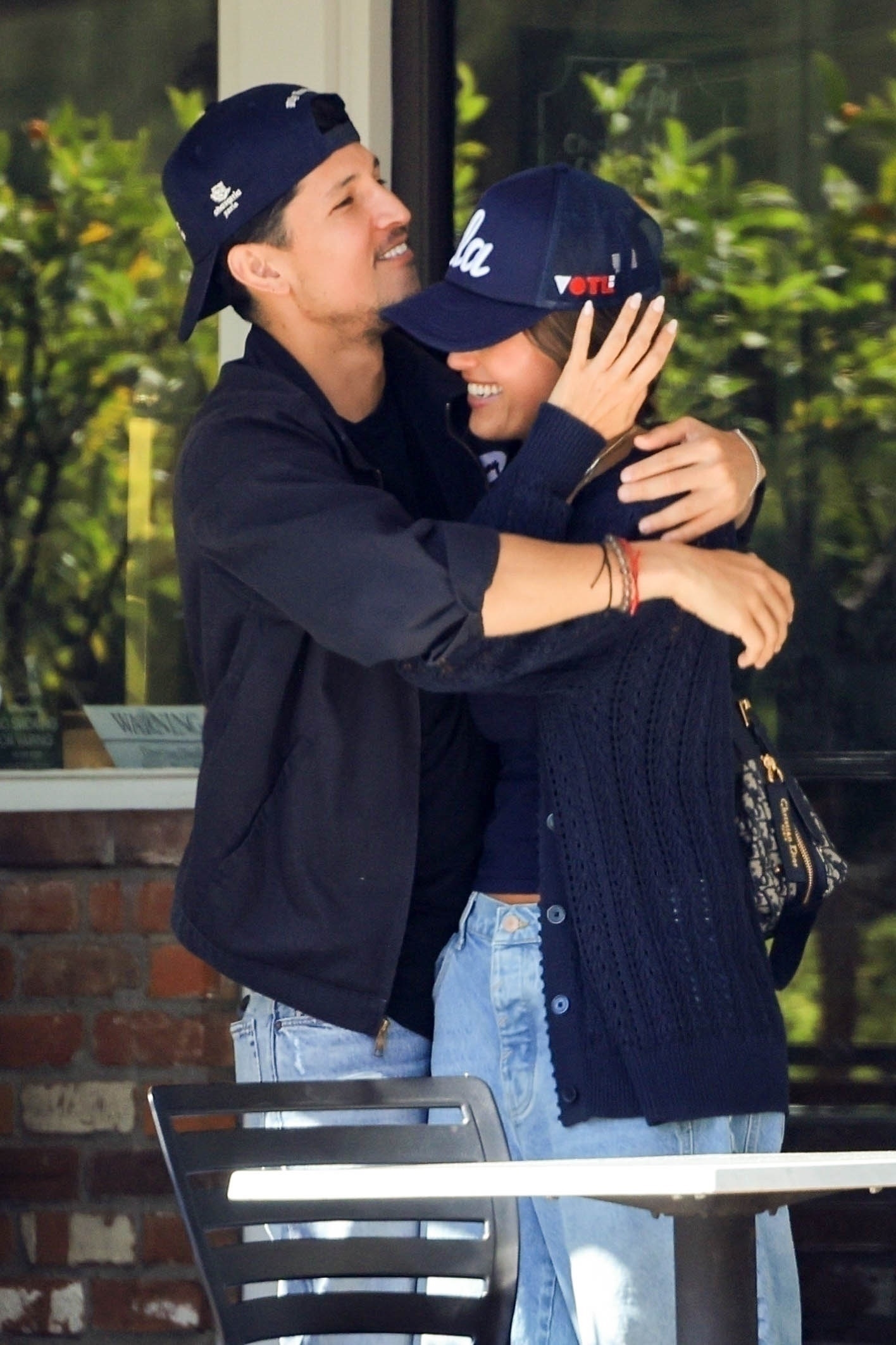 Jessica Alba and new beau Danny Ramirez can’t keep their hands off each ...