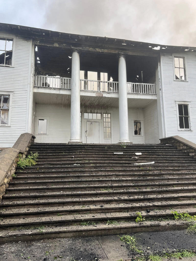 Morning fire ravages historic Ky. building