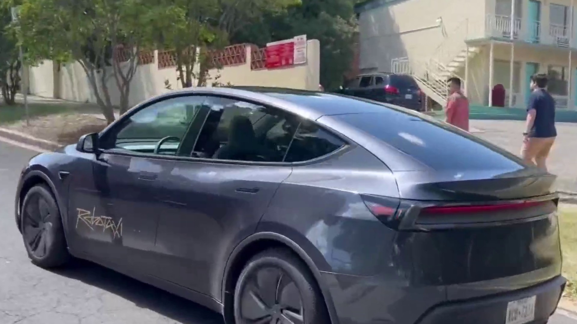Tesla prepares to roll out new ride-hailing service in Bay Area